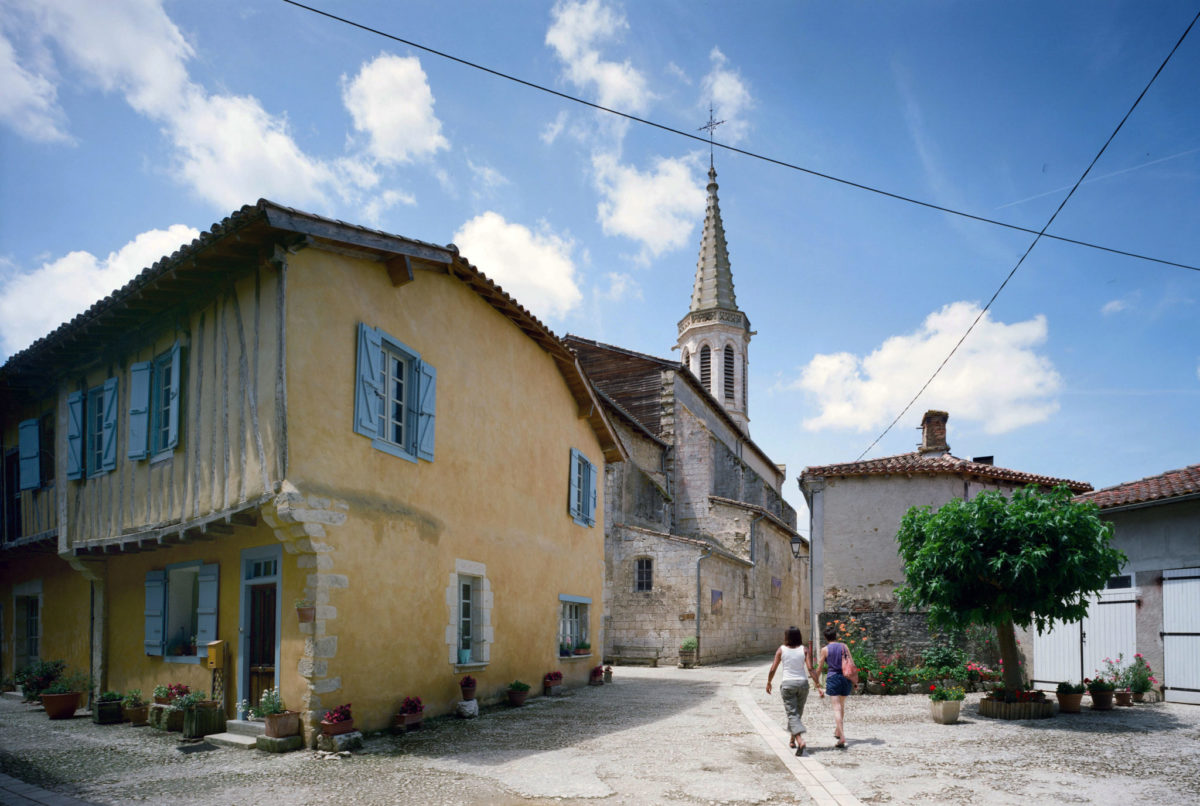 Sarrant, Plus beaux Villages de France - Site officiel de l'Office de ...